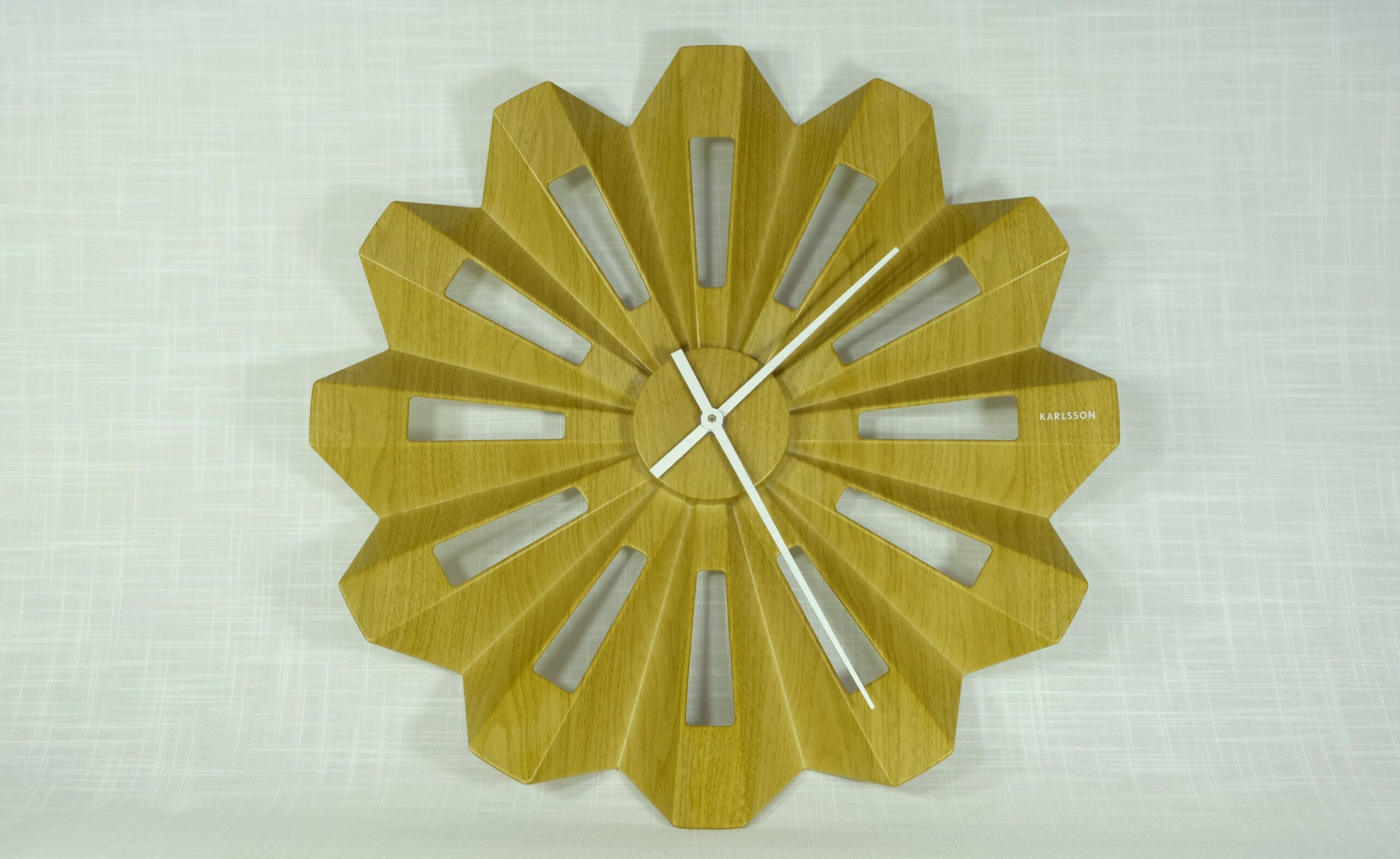 Karlsson - Lotus Flower clock - Function In Form