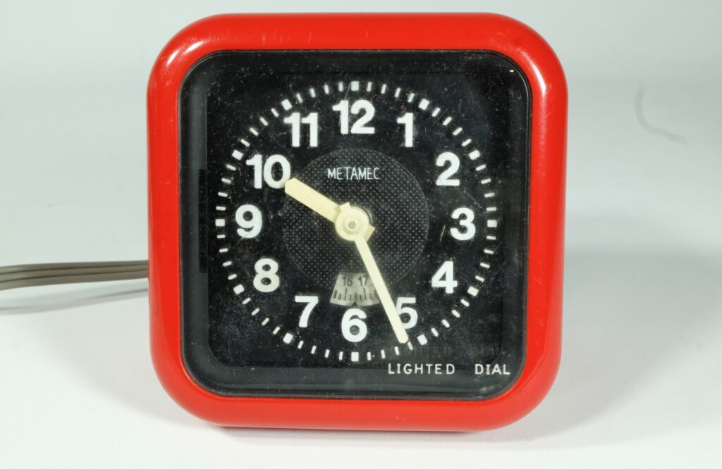 Retro alarm clock by Metamec - Function In Form