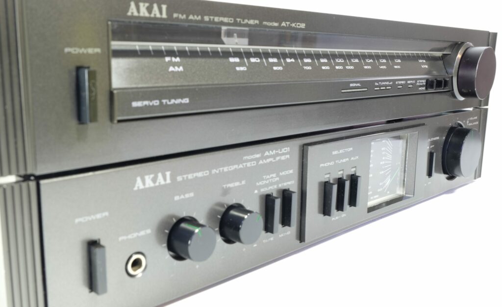 Akai Prolab Amp & Tuner - Function In Form