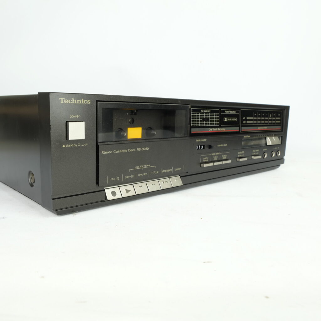 Technics RS-D250 Cassette Deck - Function In Form