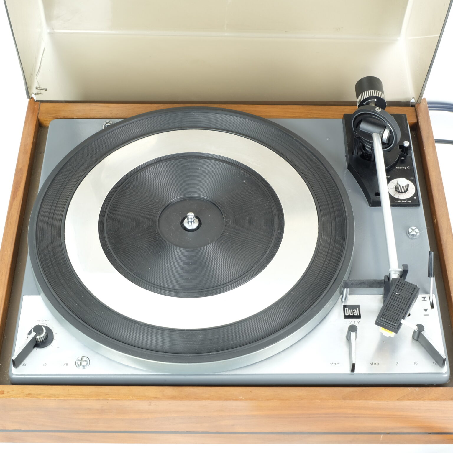 Dual 1219 Turntable - Function In Form