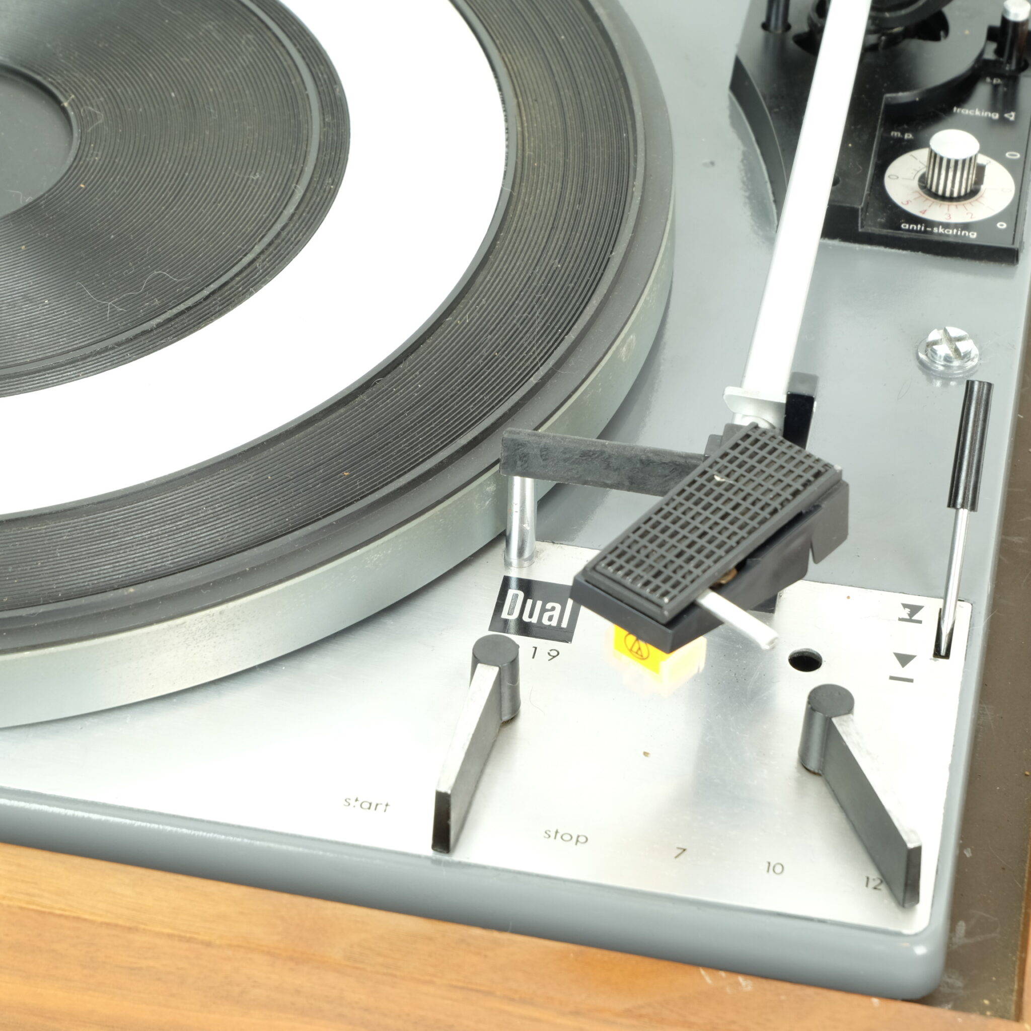 Dual 1219 Turntable - Function In Form